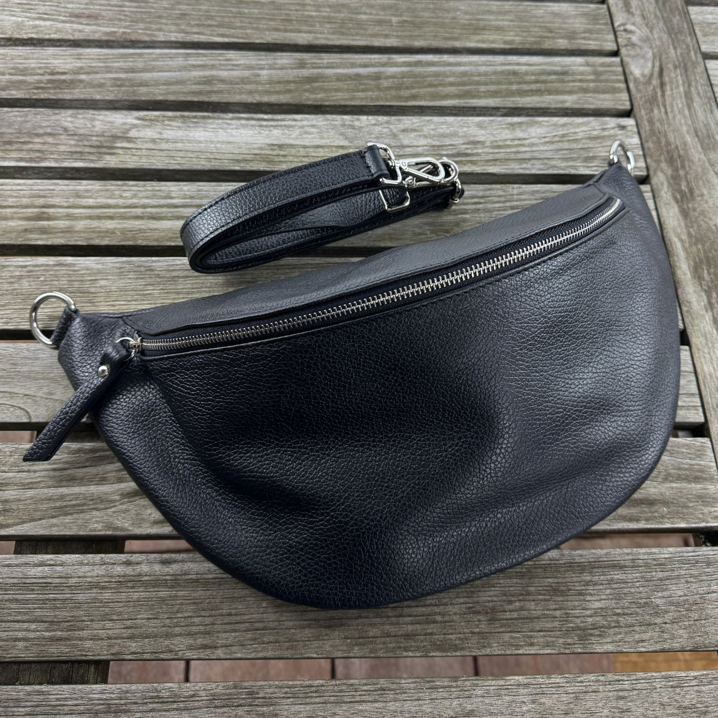 Bauchtasche Damen Schwarz - Klassiker aus Leder – MAONI